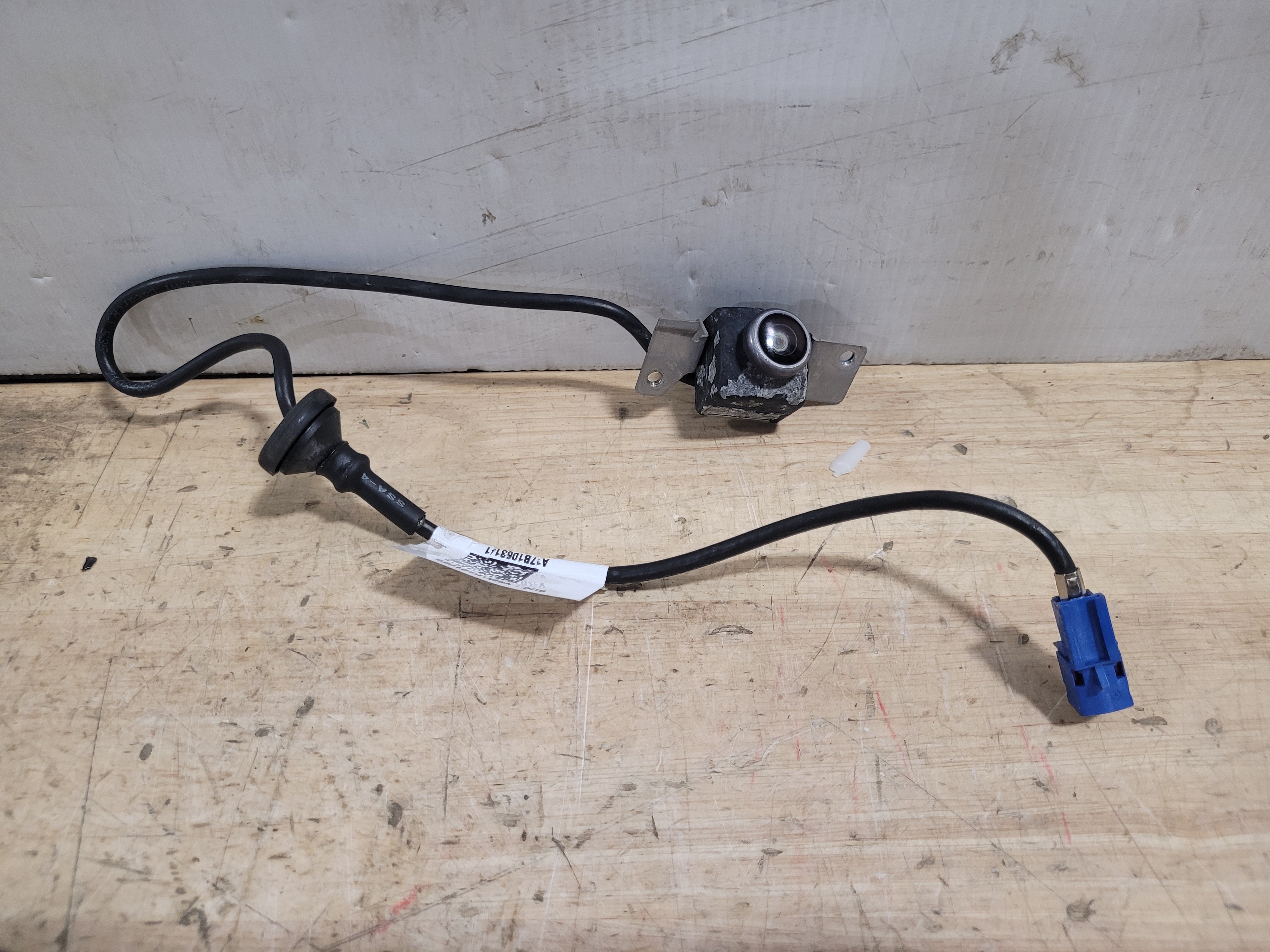TESLA MODEL S BACKUP CAMERA (SEMCO) 1061269-00-C – Ingenext