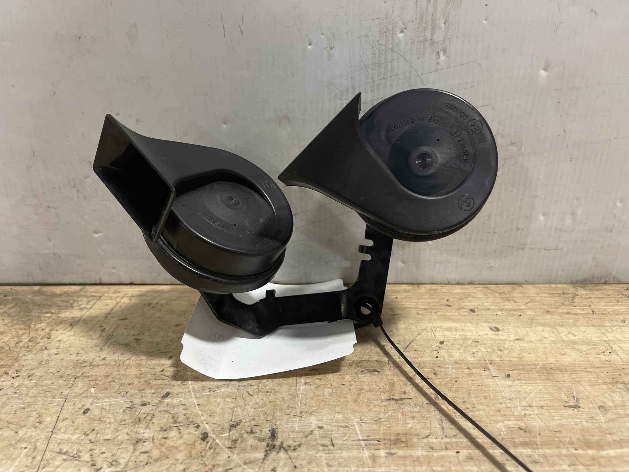 TESLA MODEL Y HORN ASSEMBLY 1507242-00-B – Ingenext