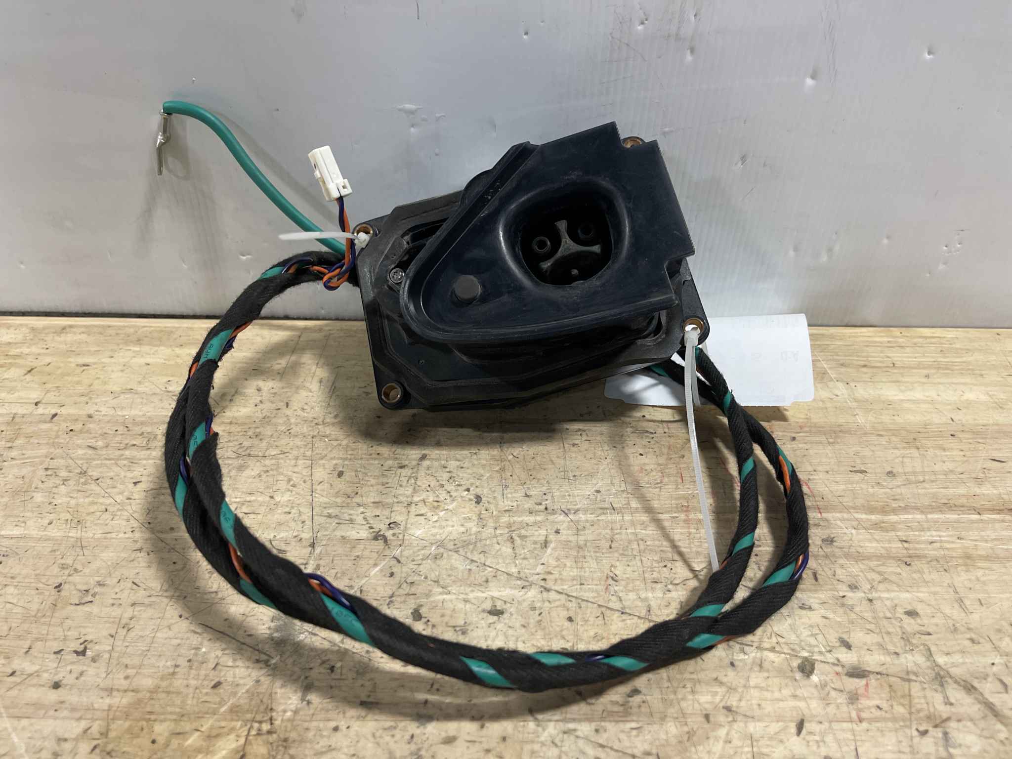 TESLA MODEL S CHARGE PORT 1026041-00-H – Ingenext