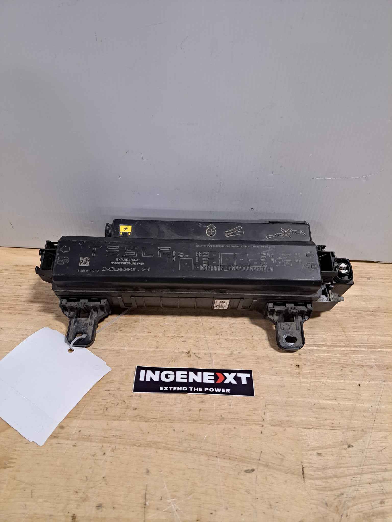 TESLA MODEL S FUSEBOX,MDLS,12V,FRUNK,EFUSE 1094405-00-D – Ingenext
